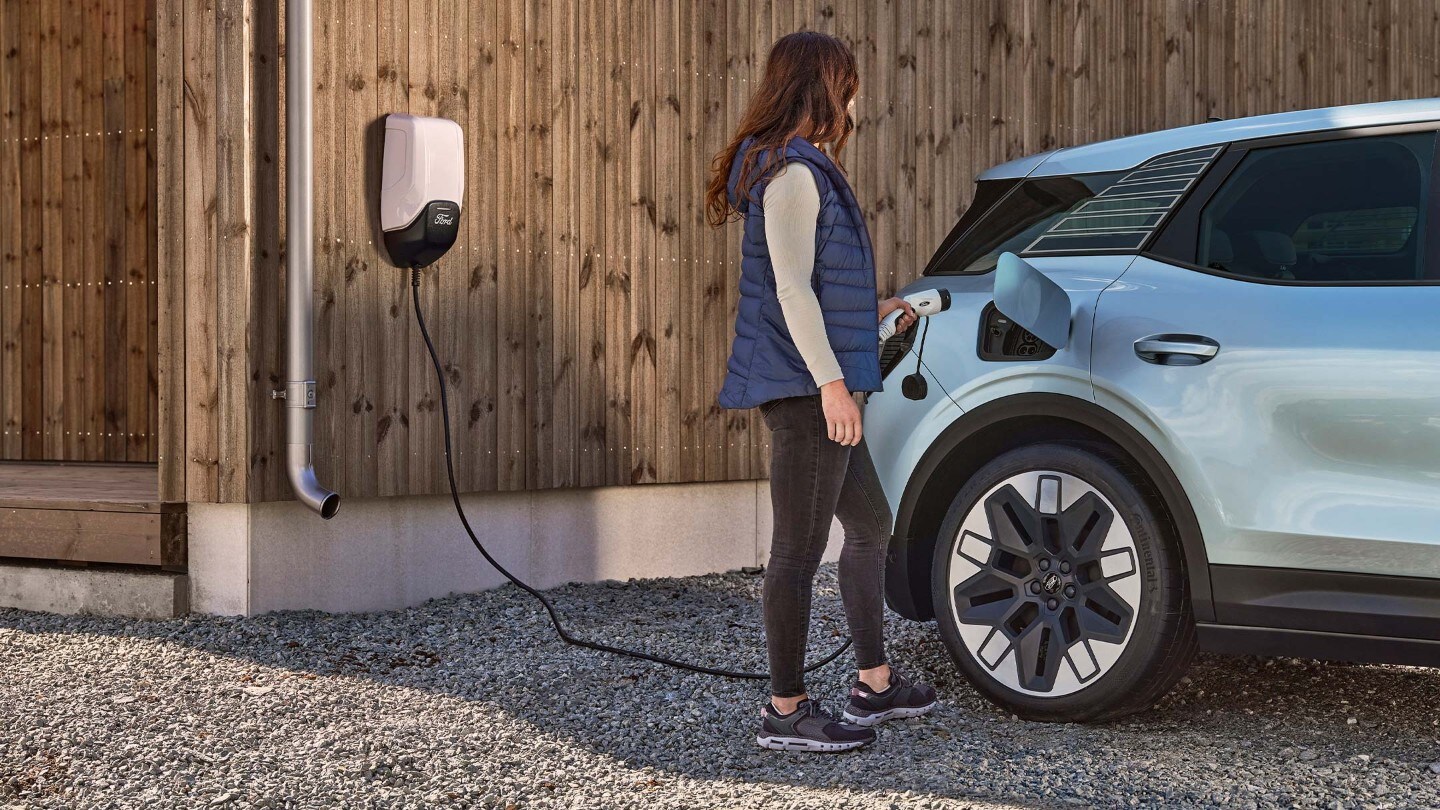 Was Sie über Hybrid- und Elektrofahrzeuge wissen müssen | Ford DE